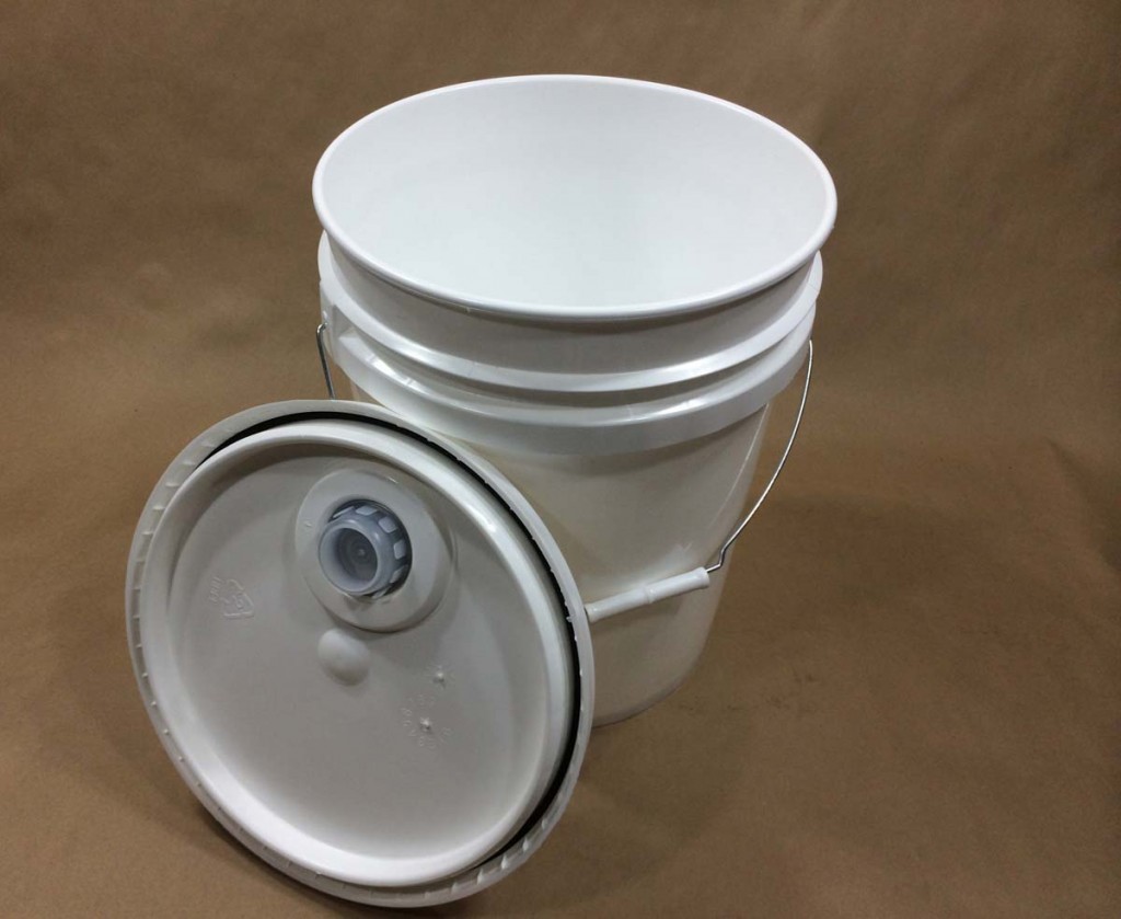 UN Rated Liquid Pail- Spouted Cover Off (PCI-12379 & PCI-12382 ...